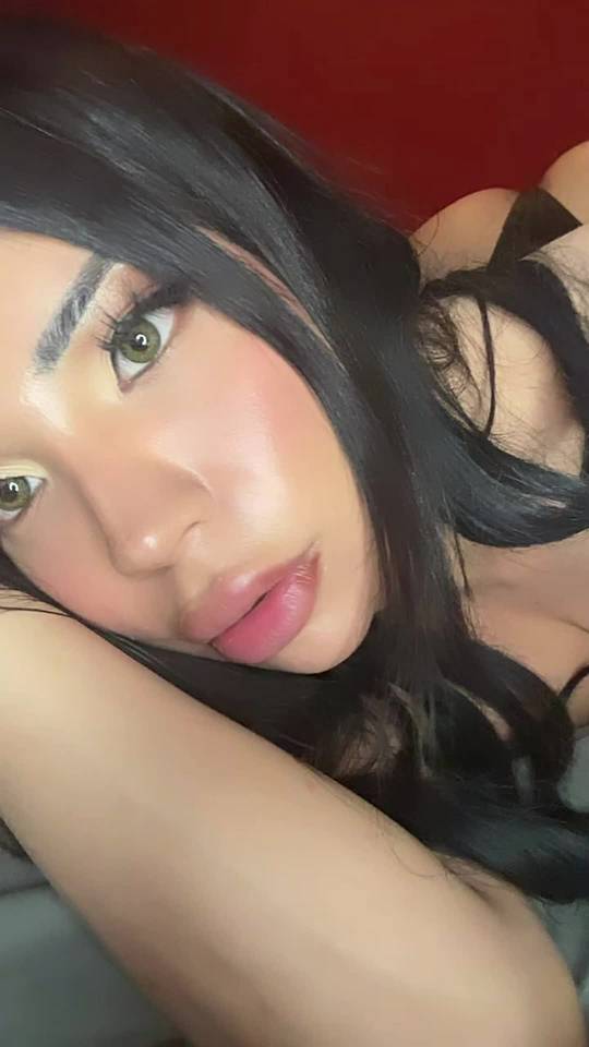 My best feature | Scrolller