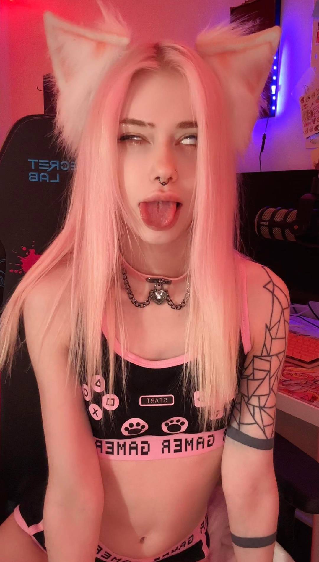 My eyes always roll back :3 | Scrolller