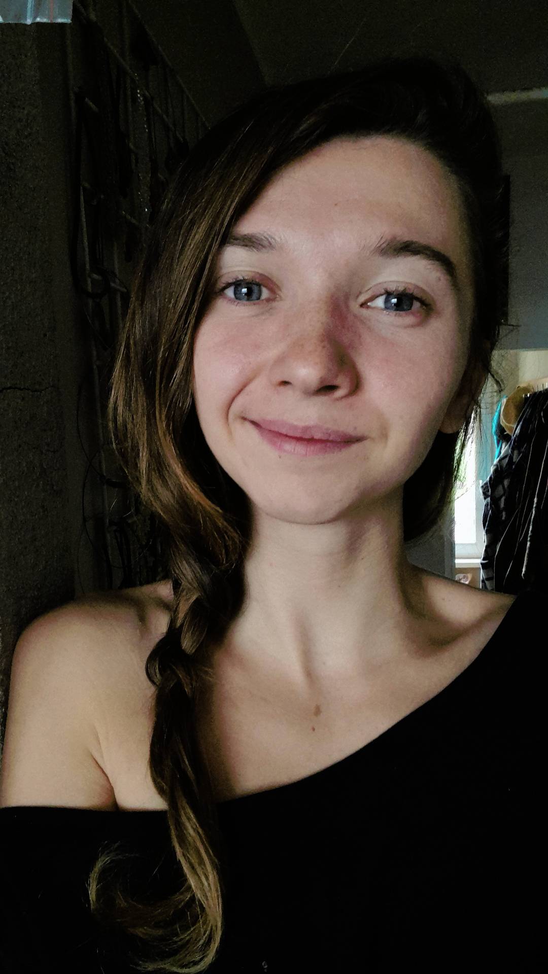 My face with no make up, ... just smile 😊👋 | Scrolller