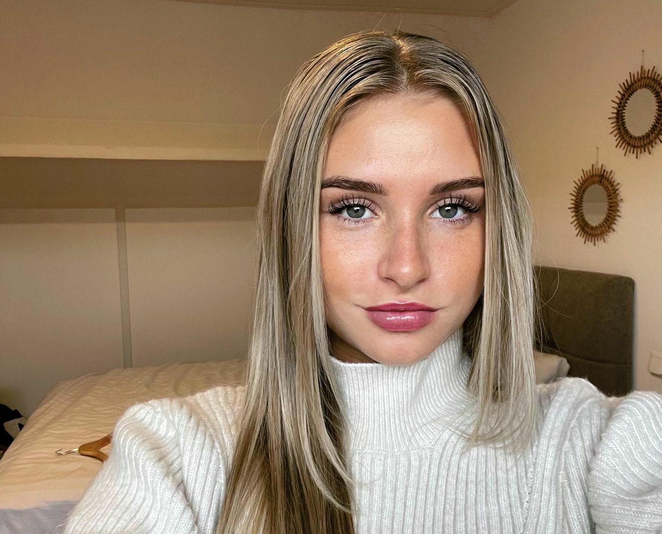 Naomi Van Eeren | Scrolller