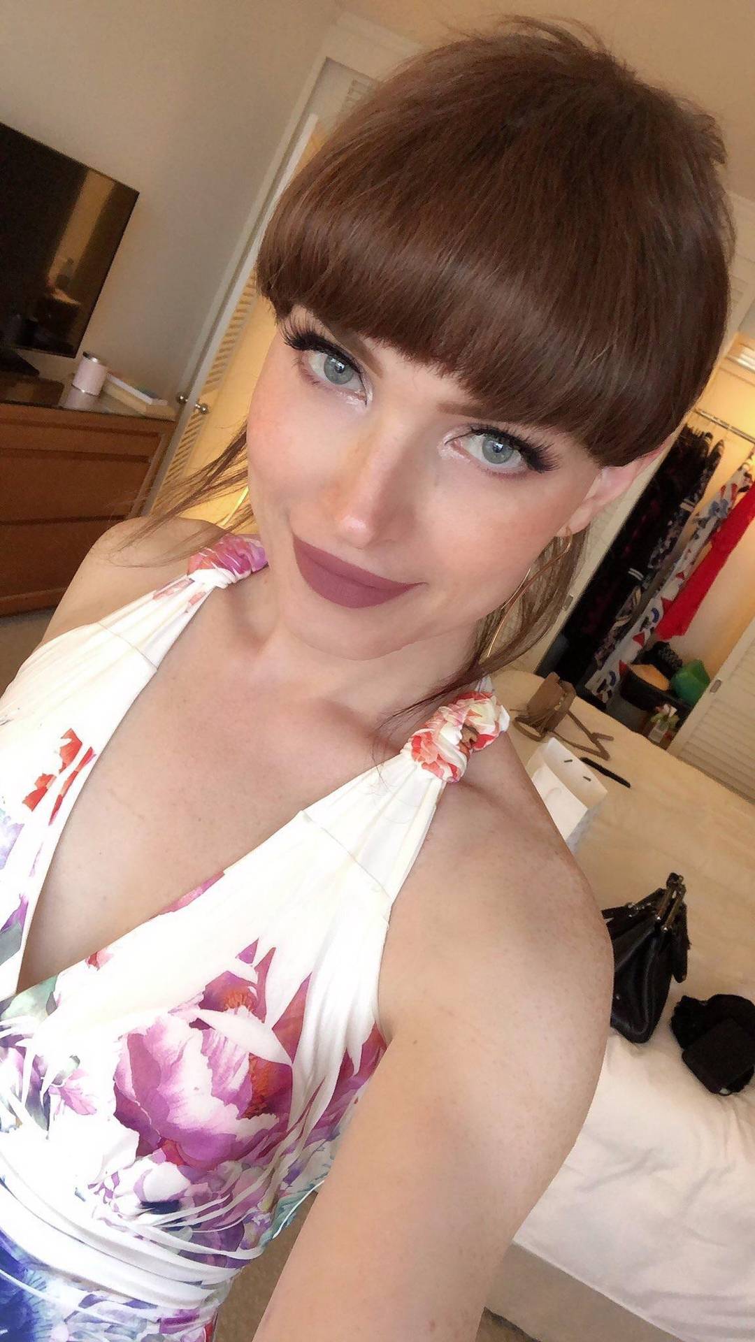 Natalie 🥰 | Scrolller