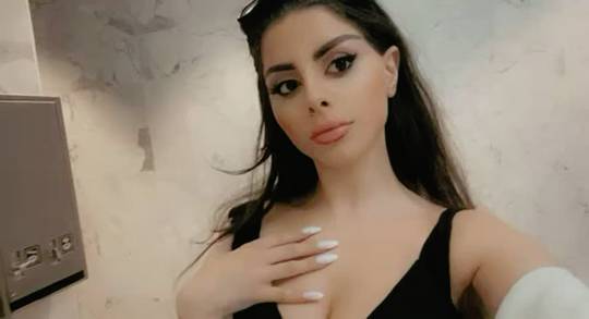 Never wear a bra to work | Scrolller