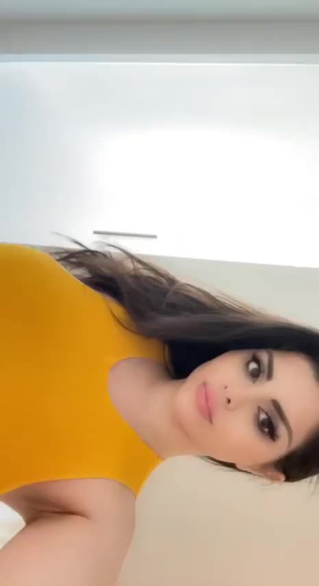 Never wear bras to work | Scrolller