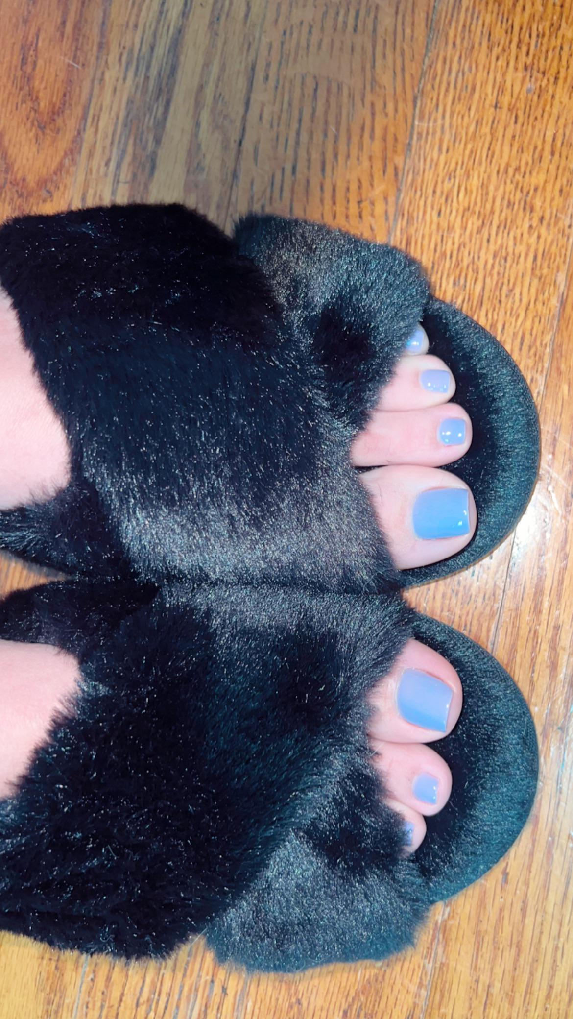 New fuzzy slippers 🥰 oc | Scrolller