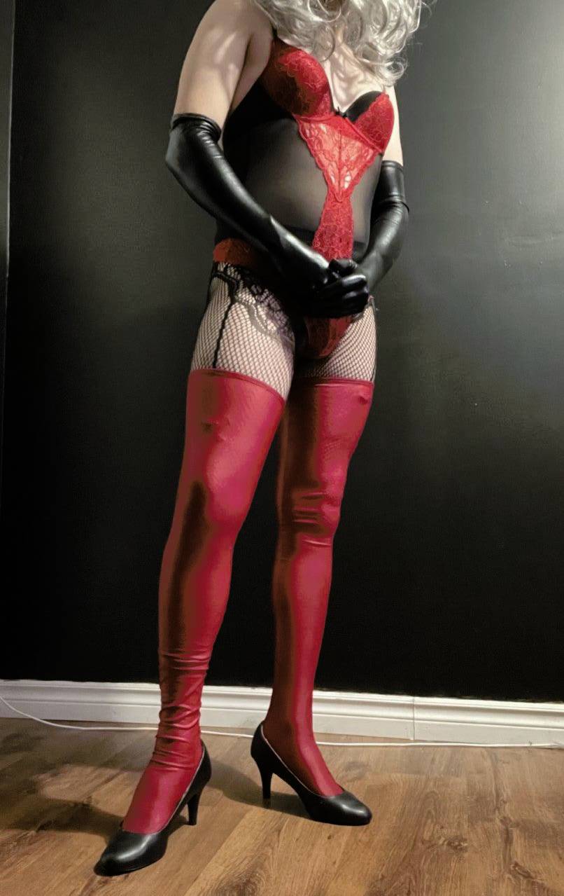 New red femboy kit , do you like it ? | Scrolller
