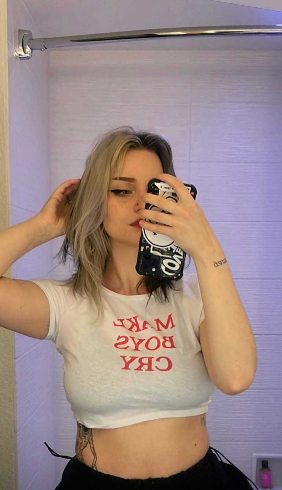 niki looking fine as usual | Scrolller