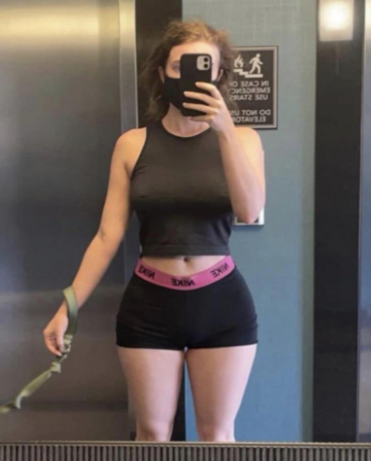 No bra to distract from my messy hair | Scrolller