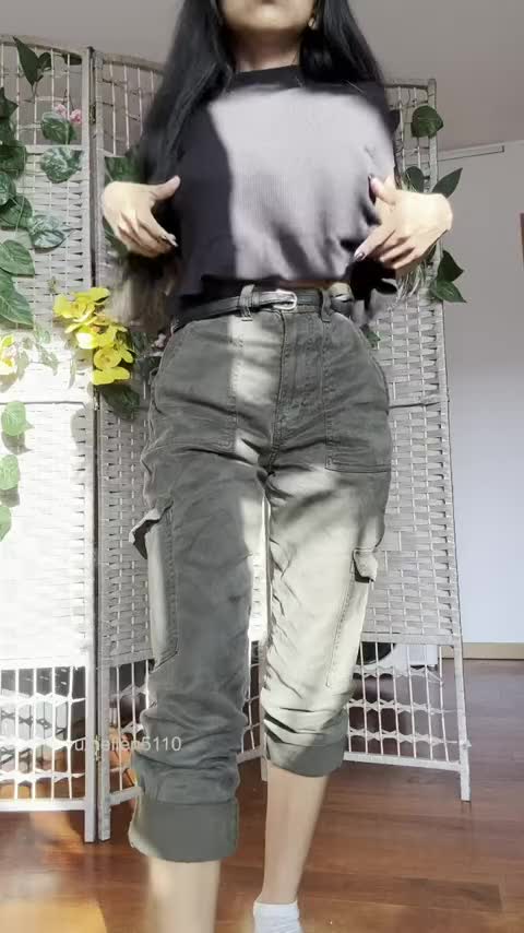 No Bra Under My Shirt Scrolller