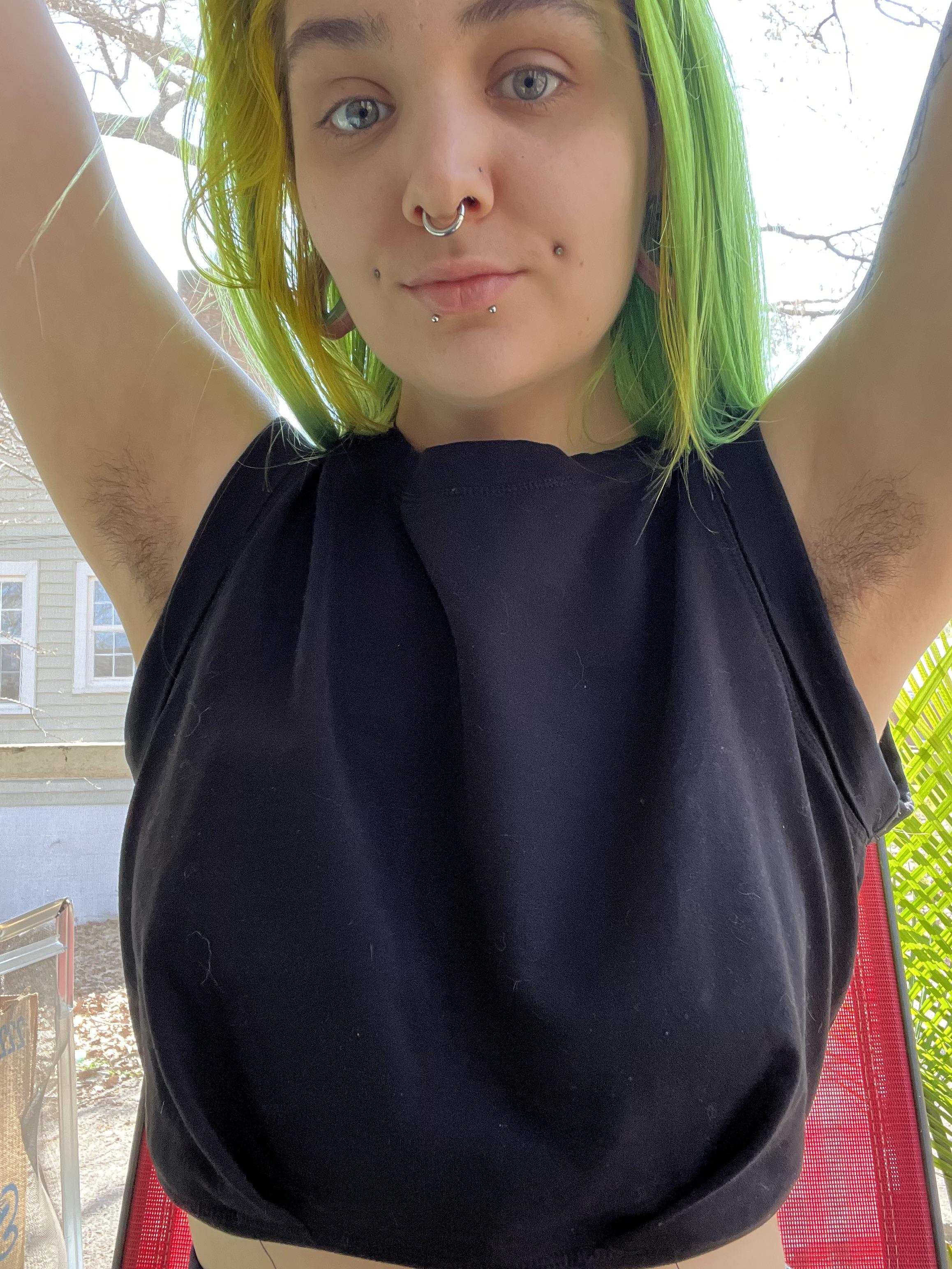 No cleavage for you. Just sweaty pits ready for worshipping | Scrolller