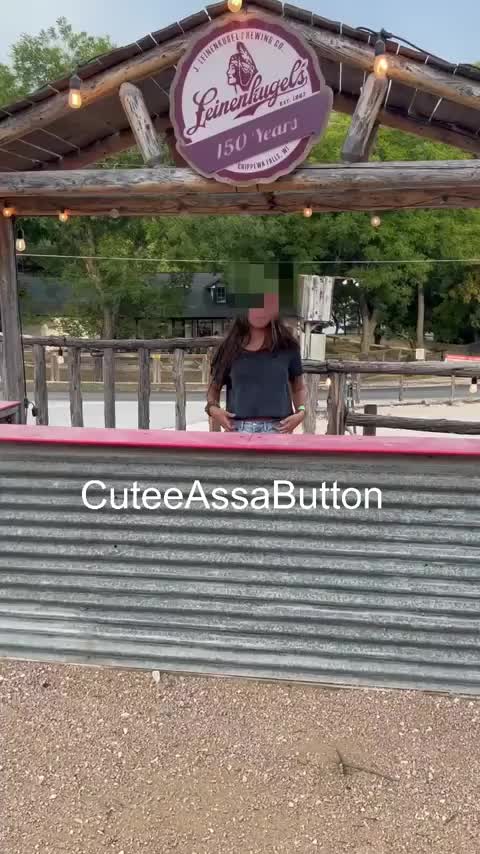 No lemonade here, this is my tiddy stand | Scrolller