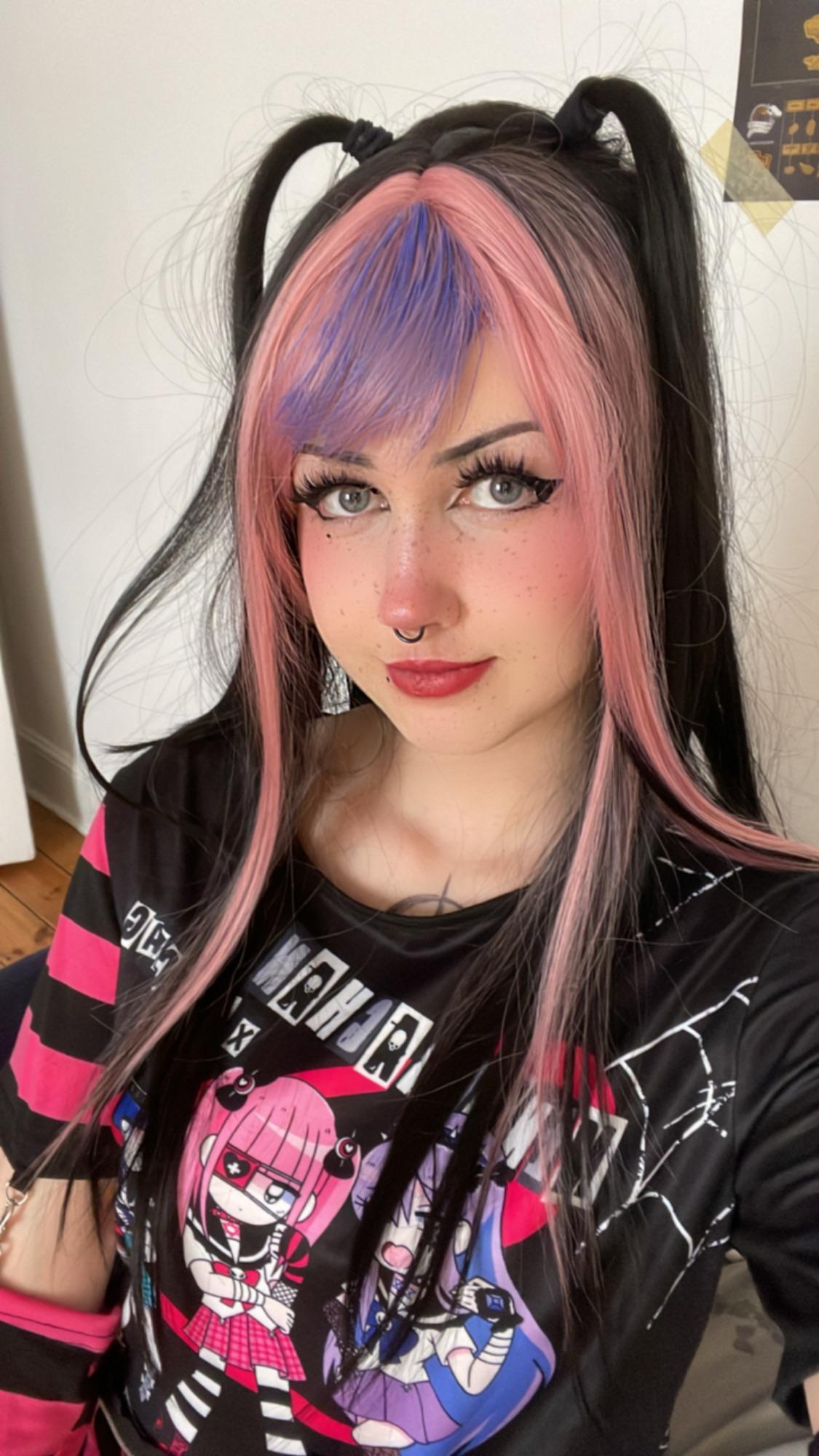 Nothing crazy just a simple selfie :3 | Scrolller