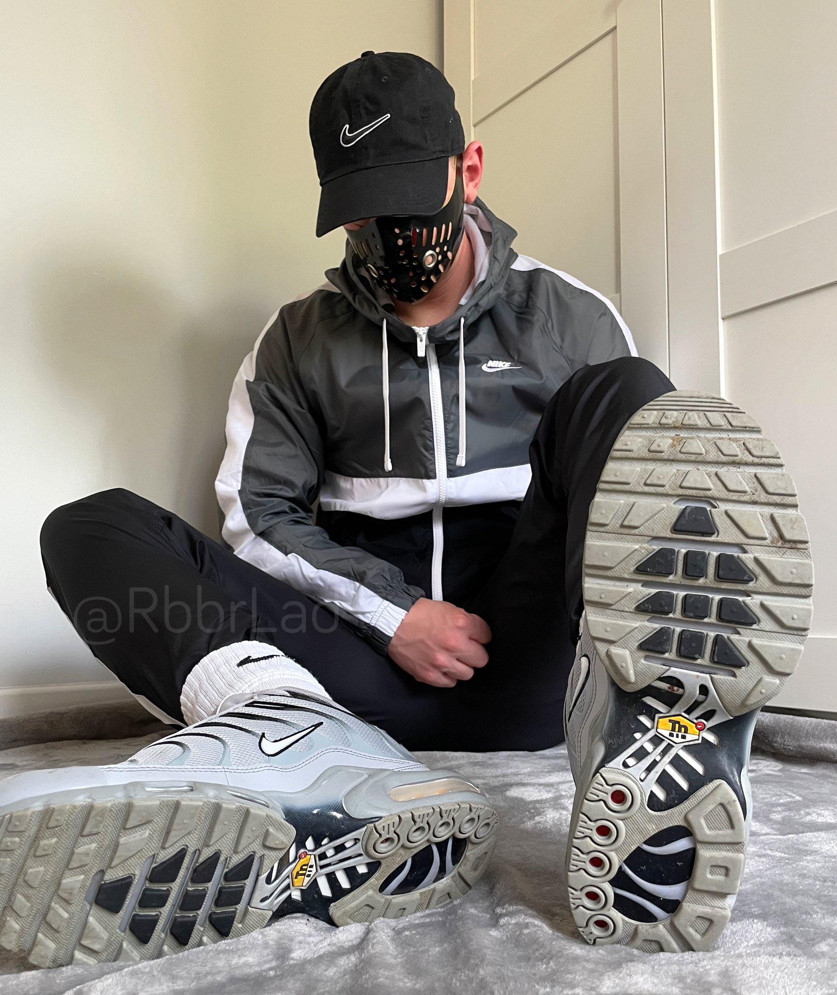 Nylon tracksuit and TNs 😈 @rbbrlad on Twitter | Scrolller