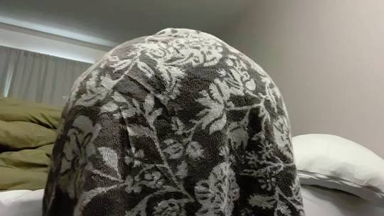 Oh no I dropped my towel (19) | Scrolller