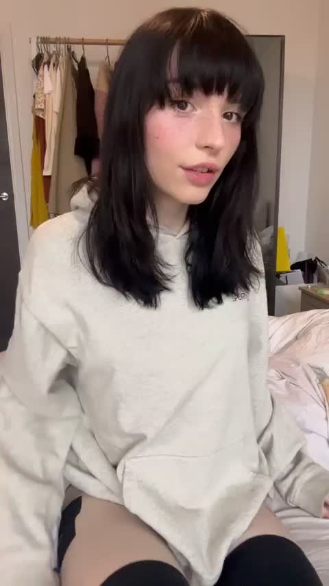 Okay i want in on the trend, say hi if you’ve jerked off to me 🫢💗 | Scrolller