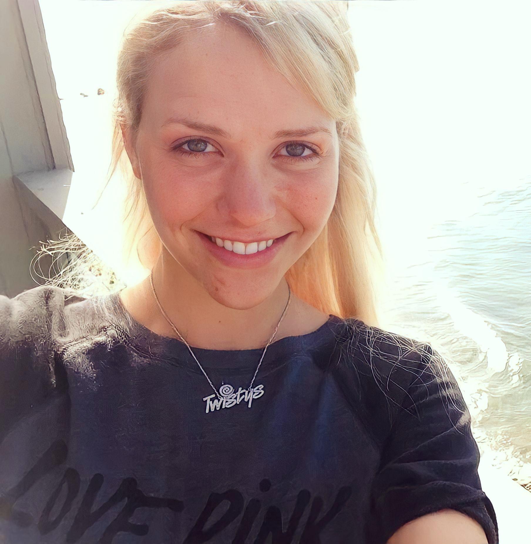 Old selfie without makeup | Scrolller