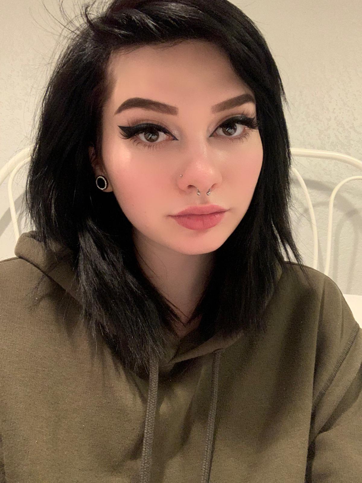 Olive might be my new fav color to wear. | Scrolller