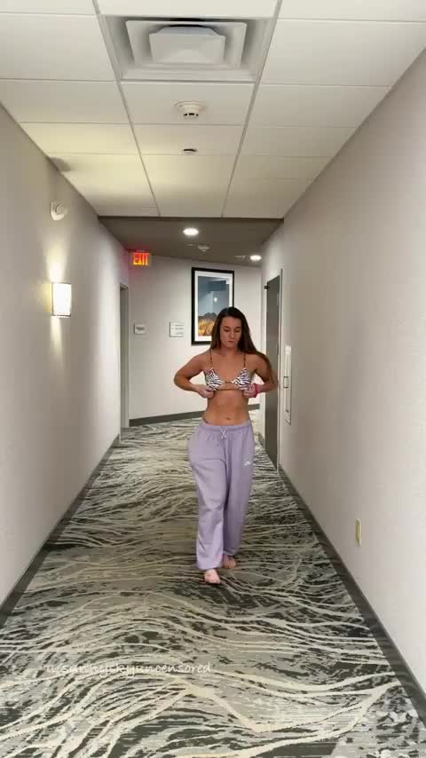 On the way to the hotel hot tub | Scrolller