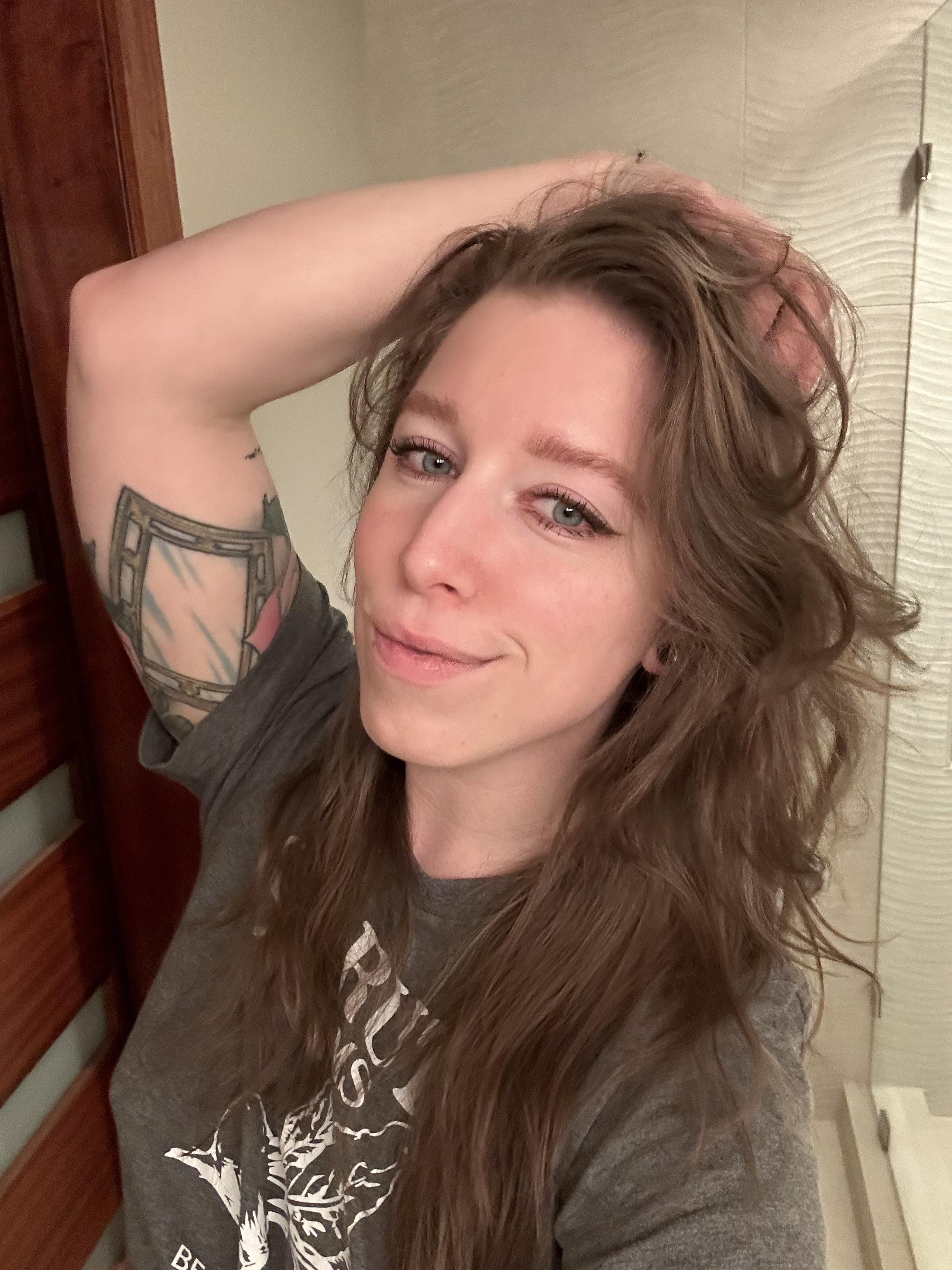 One last selfie before bed! Hope you have sweet dreams! | Scrolller