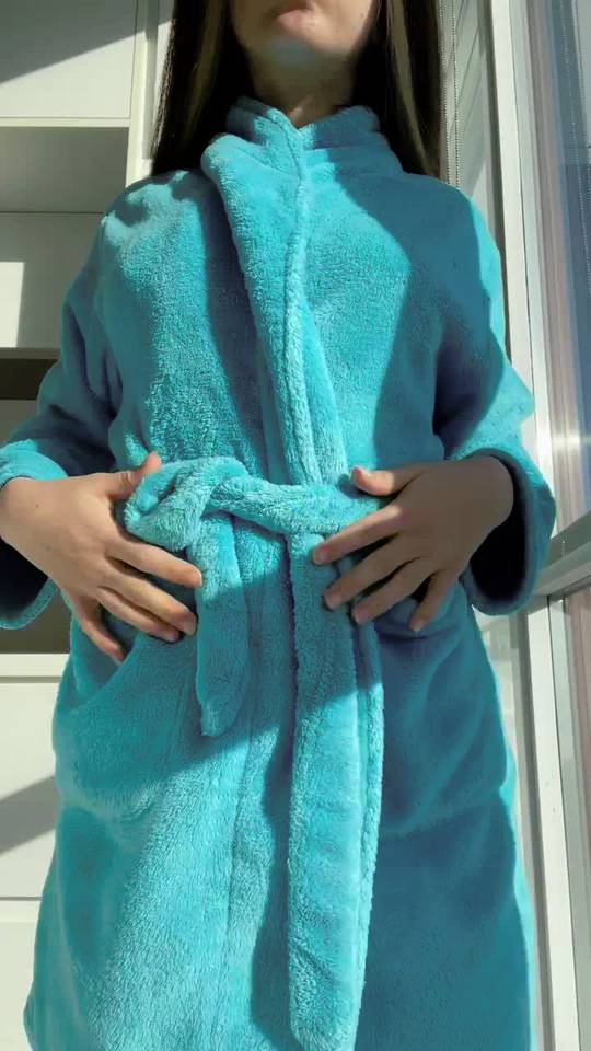 Oops.. I dropped my robe 😳 | Scrolller