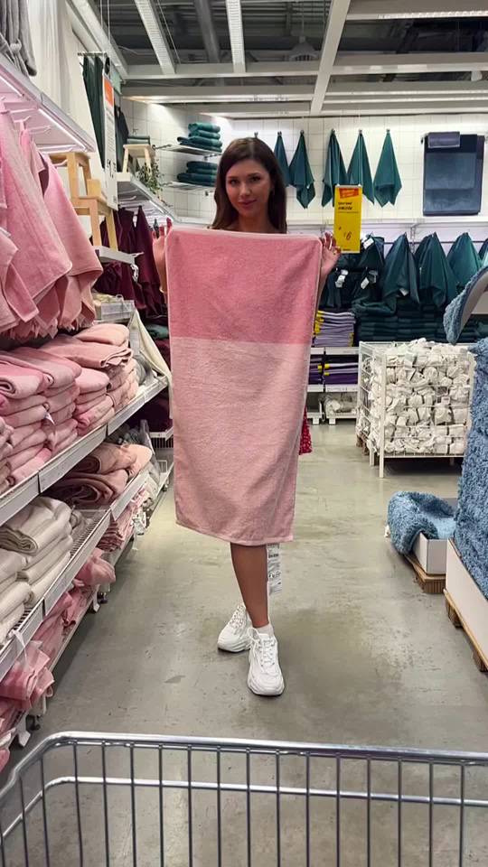 Oops I let the towel drop | Scrolller