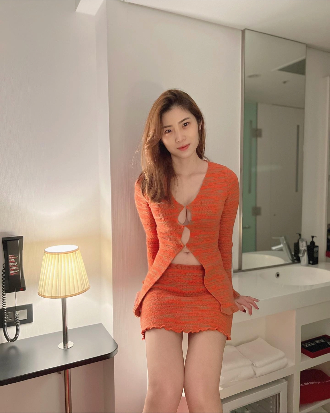 Orange outfit | Scrolller