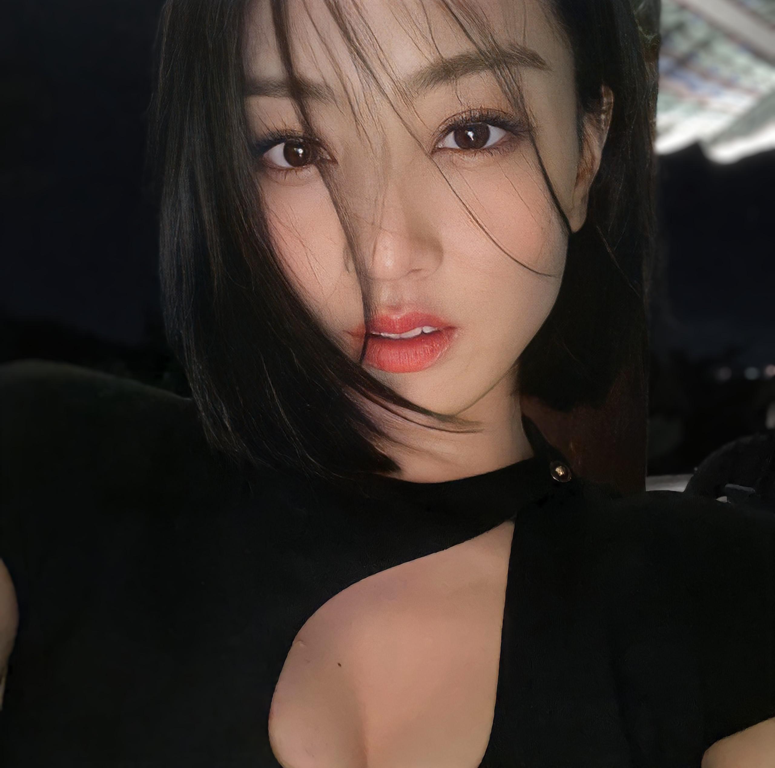 Park Ji-hyo | Scrolller