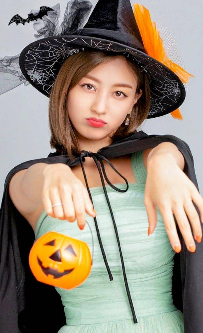 Park Ji-hyo | Scrolller