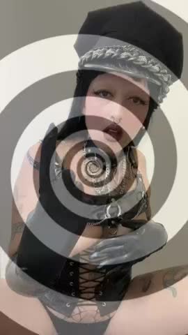 pay attention sissy | Scrolller