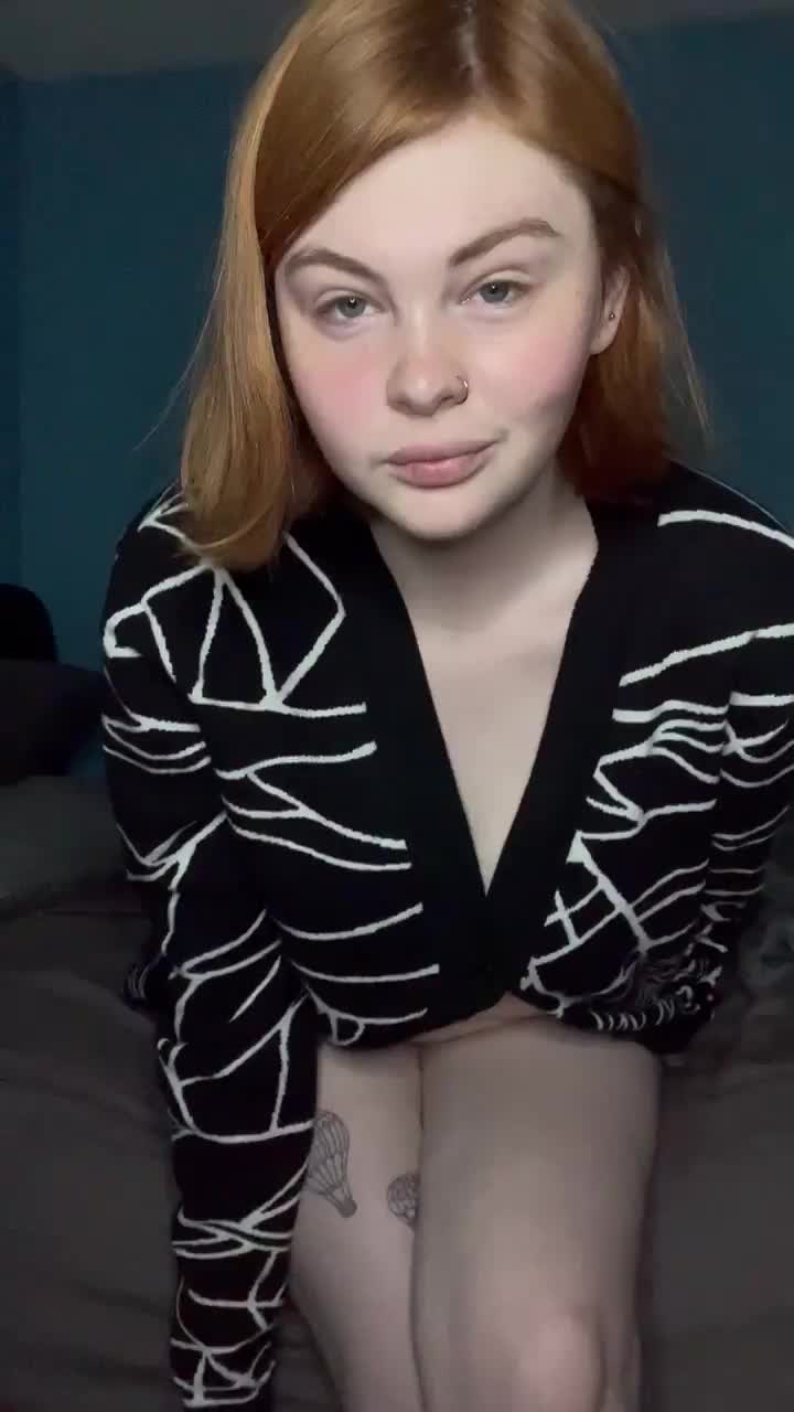 Peek a bush 🖤 | Scrolller