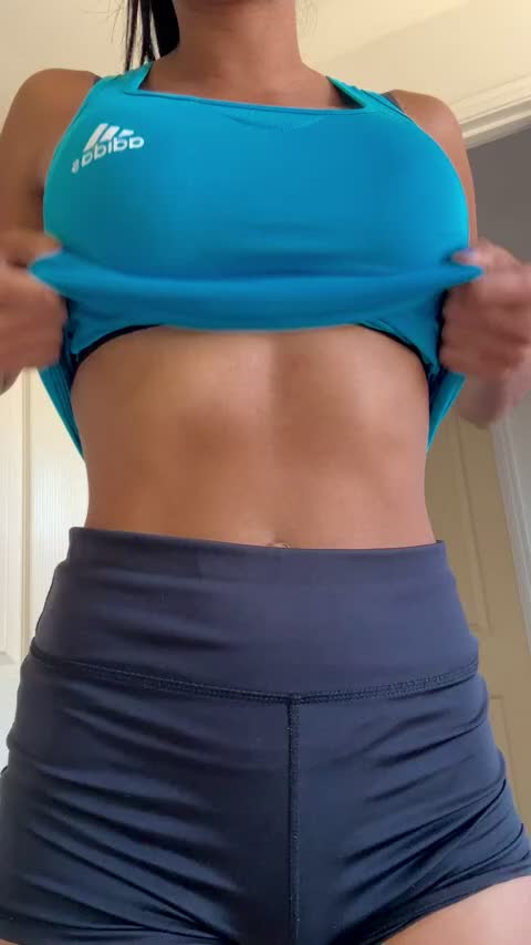 Peeling off my gym clothes | Scrolller