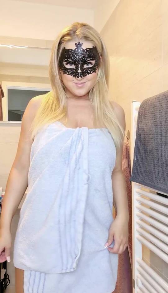 Perfect tits in action | Scrolller