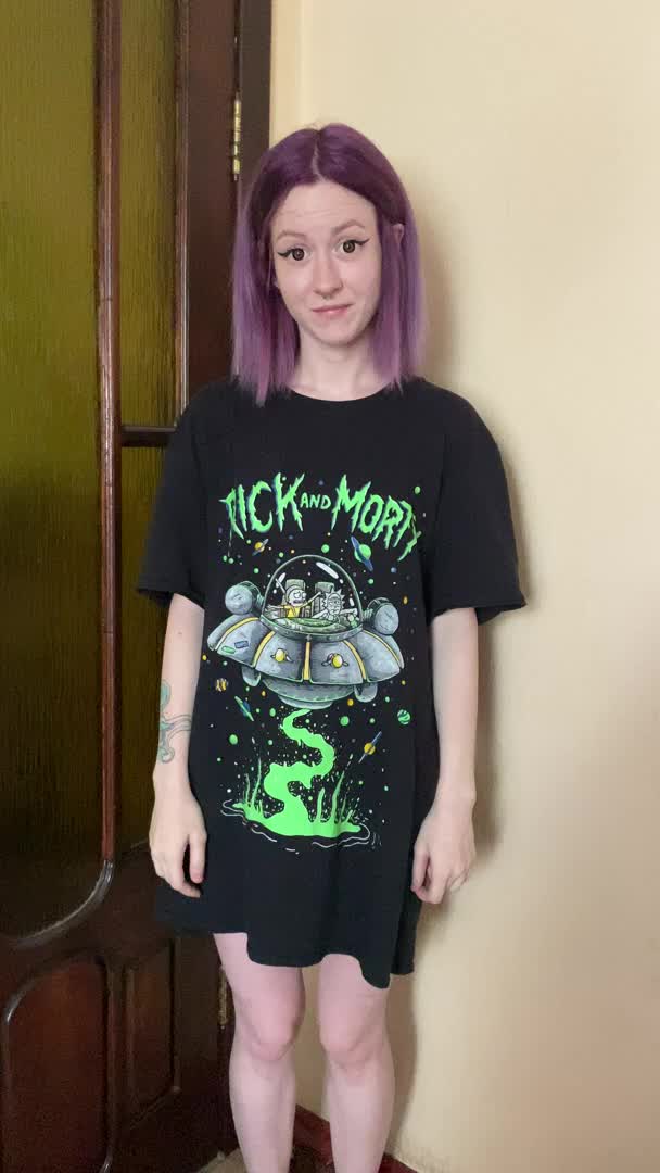 Perfect waist to grab onto | Scrolller