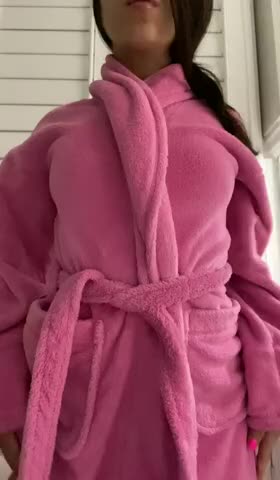 Petite & perky. Stretch out my tiny body. | Scrolller