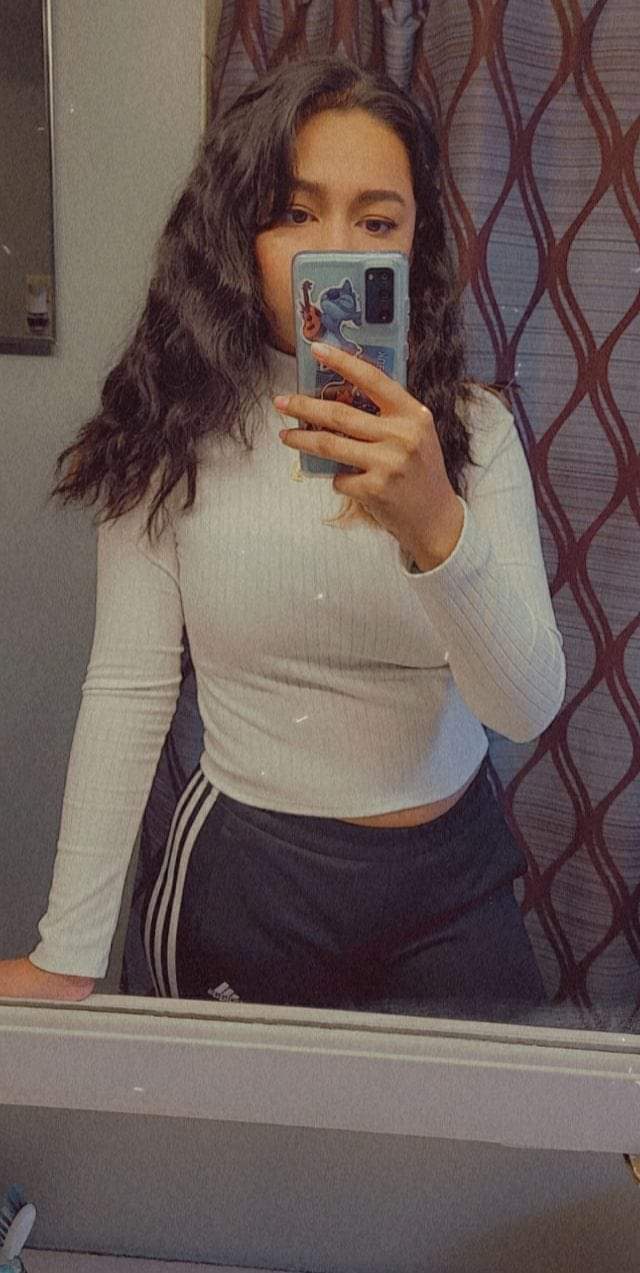 Petite cutie to help us gooners | Scrolller