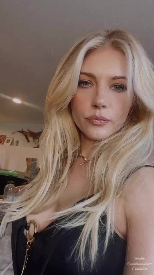 Photoshoot ready | Scrolller