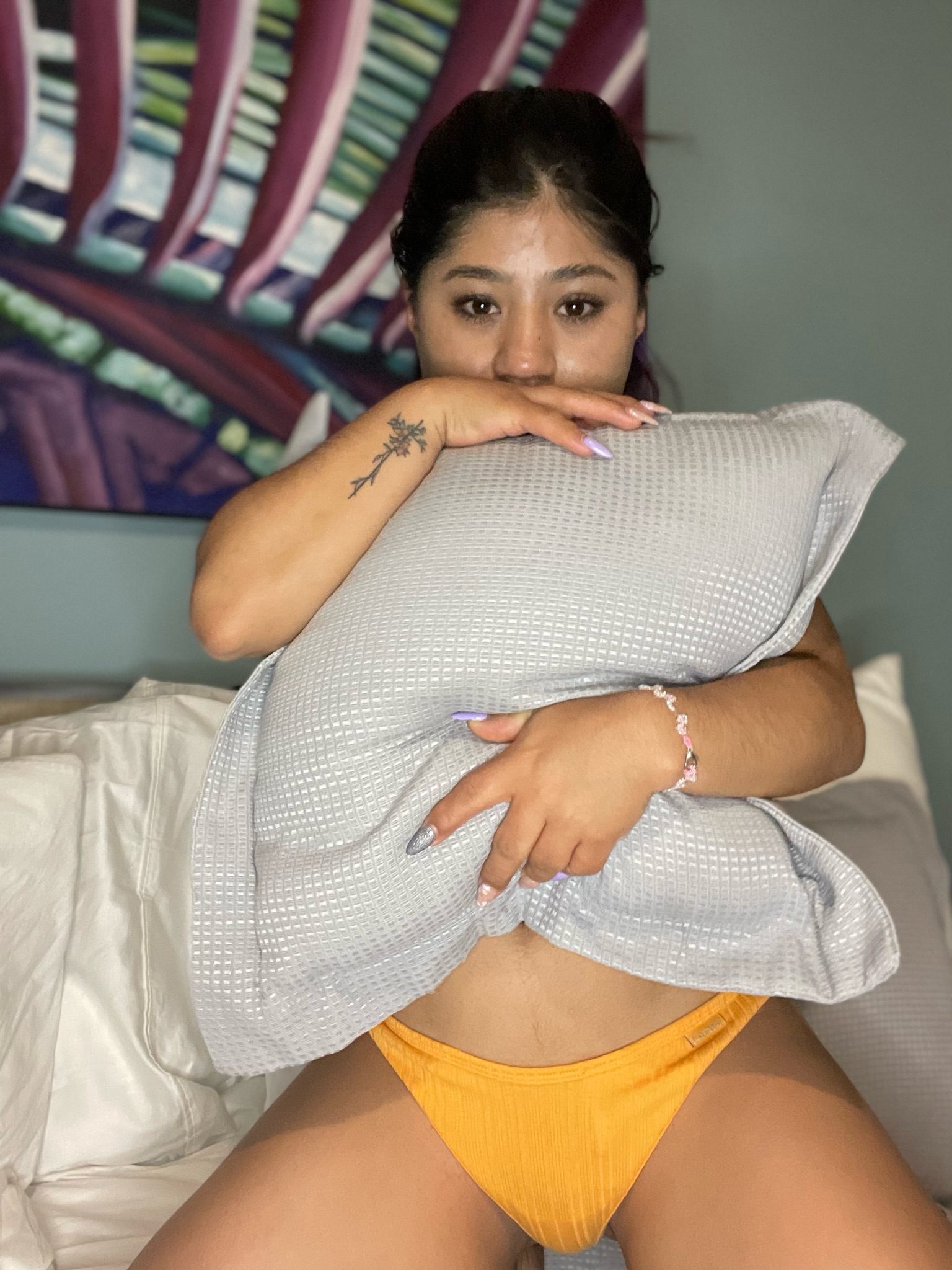 Pillow fight? (aka remove my pillow )😉😏 | Scrolller