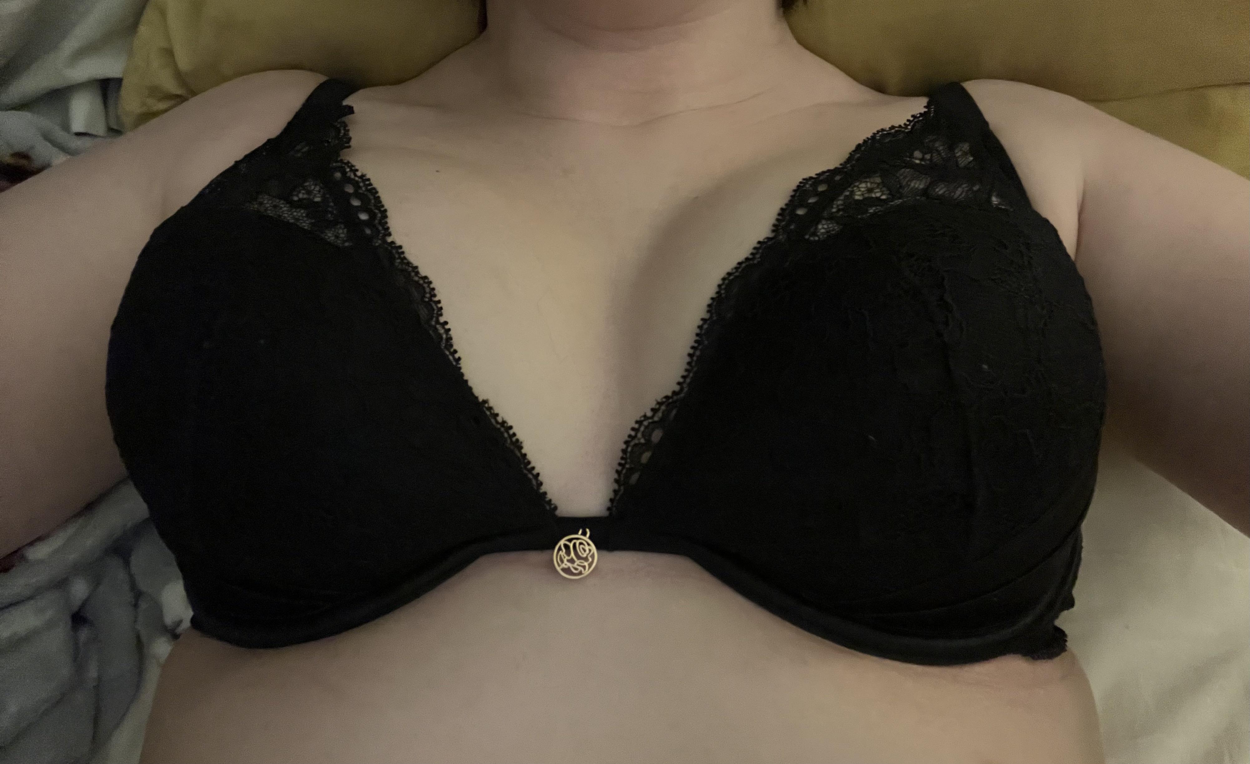 Pillow princess black bra | Scrolller