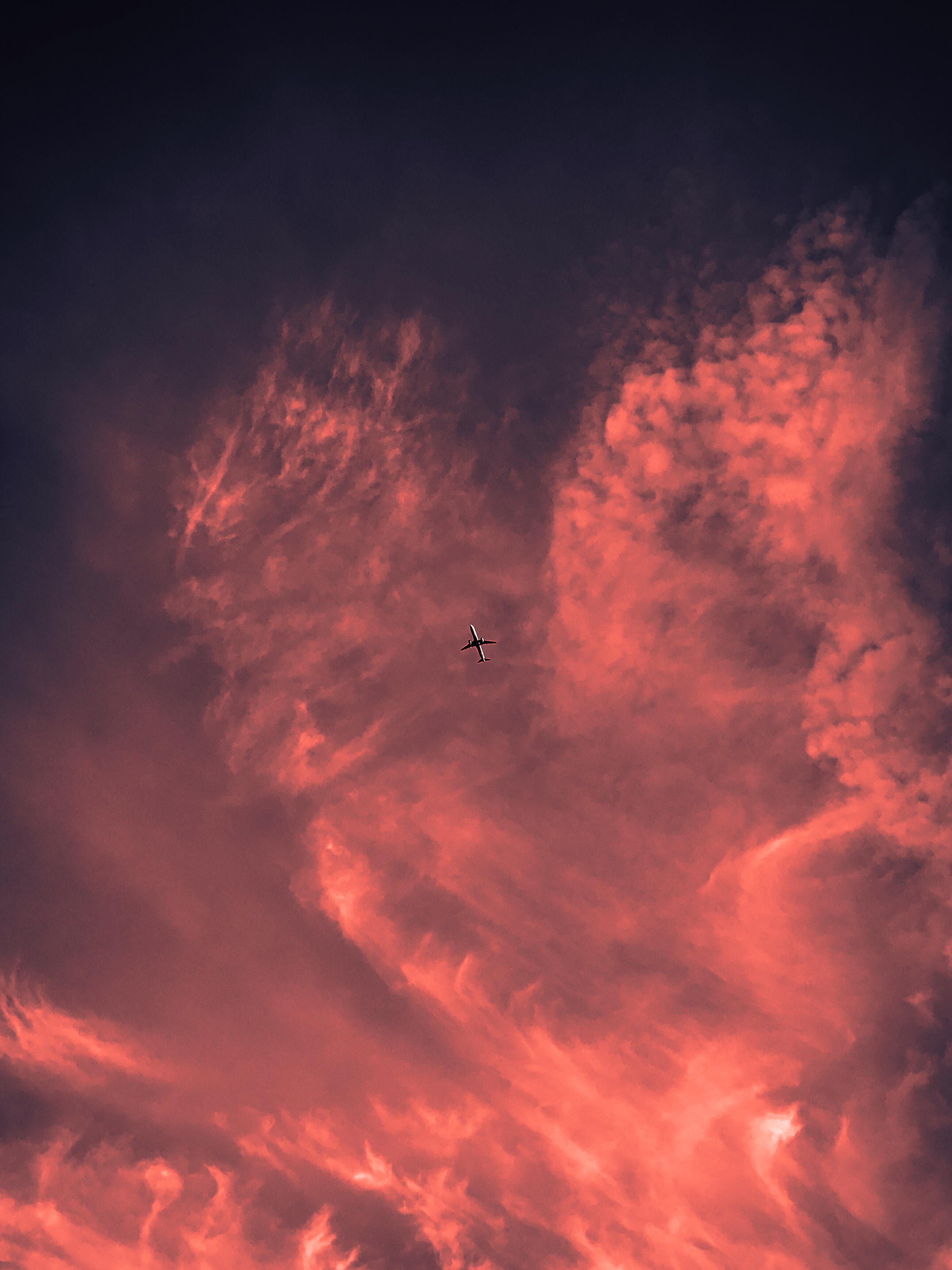 Plane at sunset | Scrolller