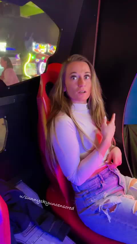 Playing at the arcade | Scrolller