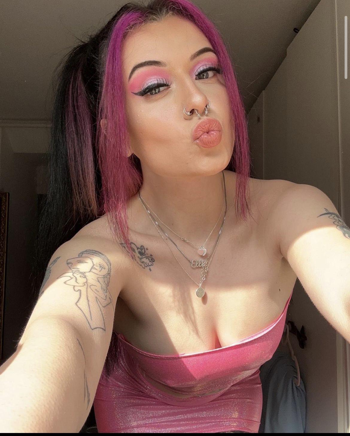 Poking through | Scrolller