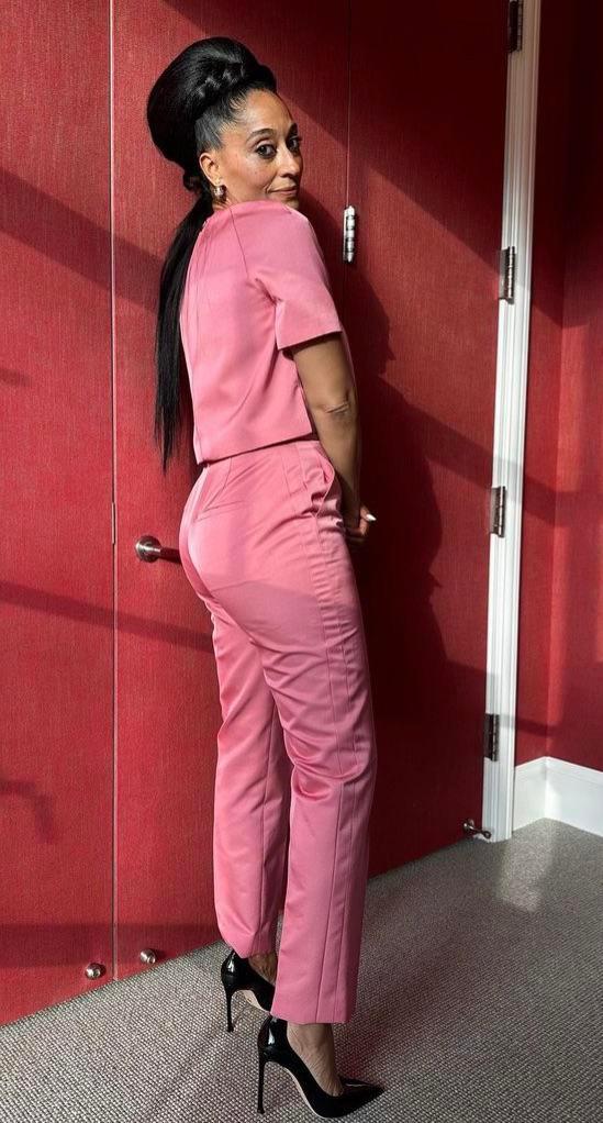 Posing in pink | Scrolller