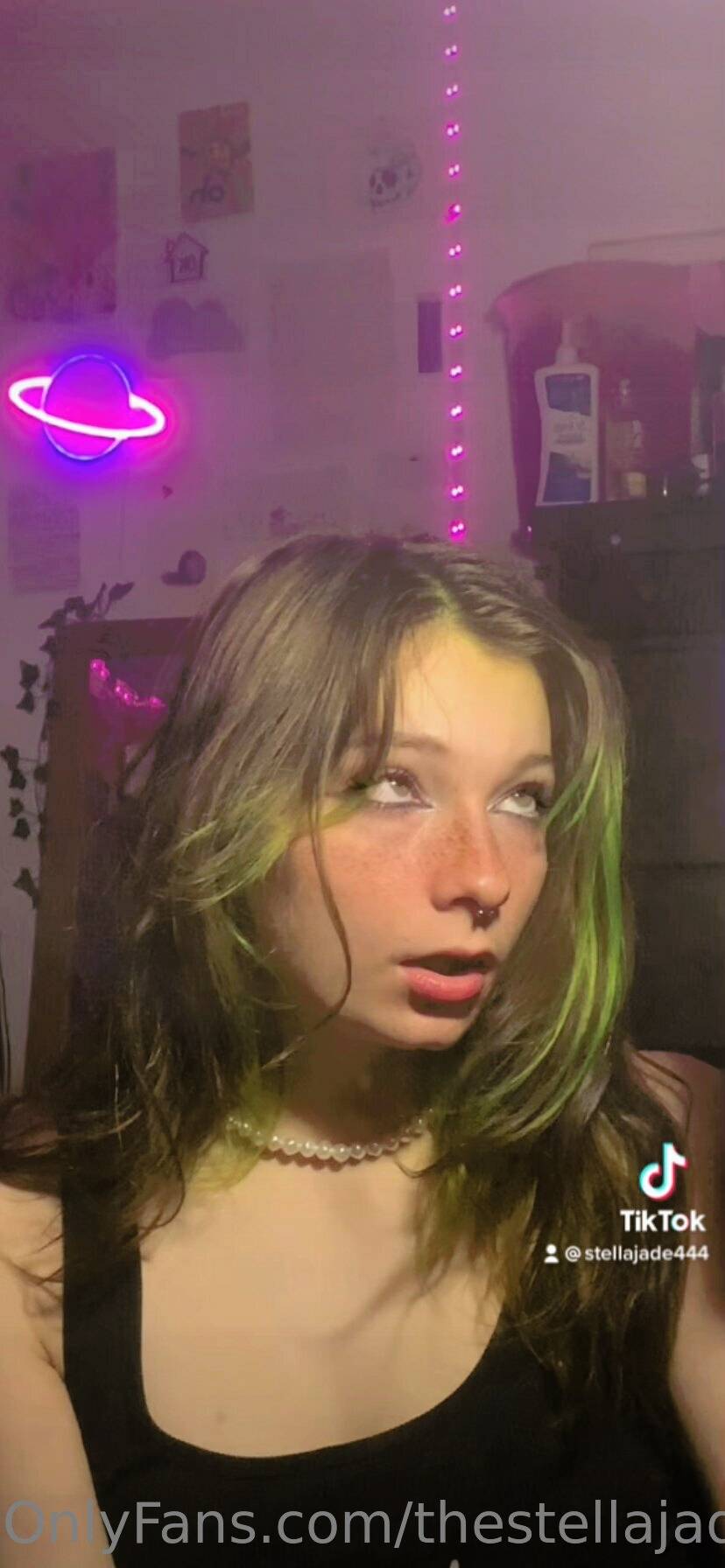 Practicing My Ahegao Face Scrolller