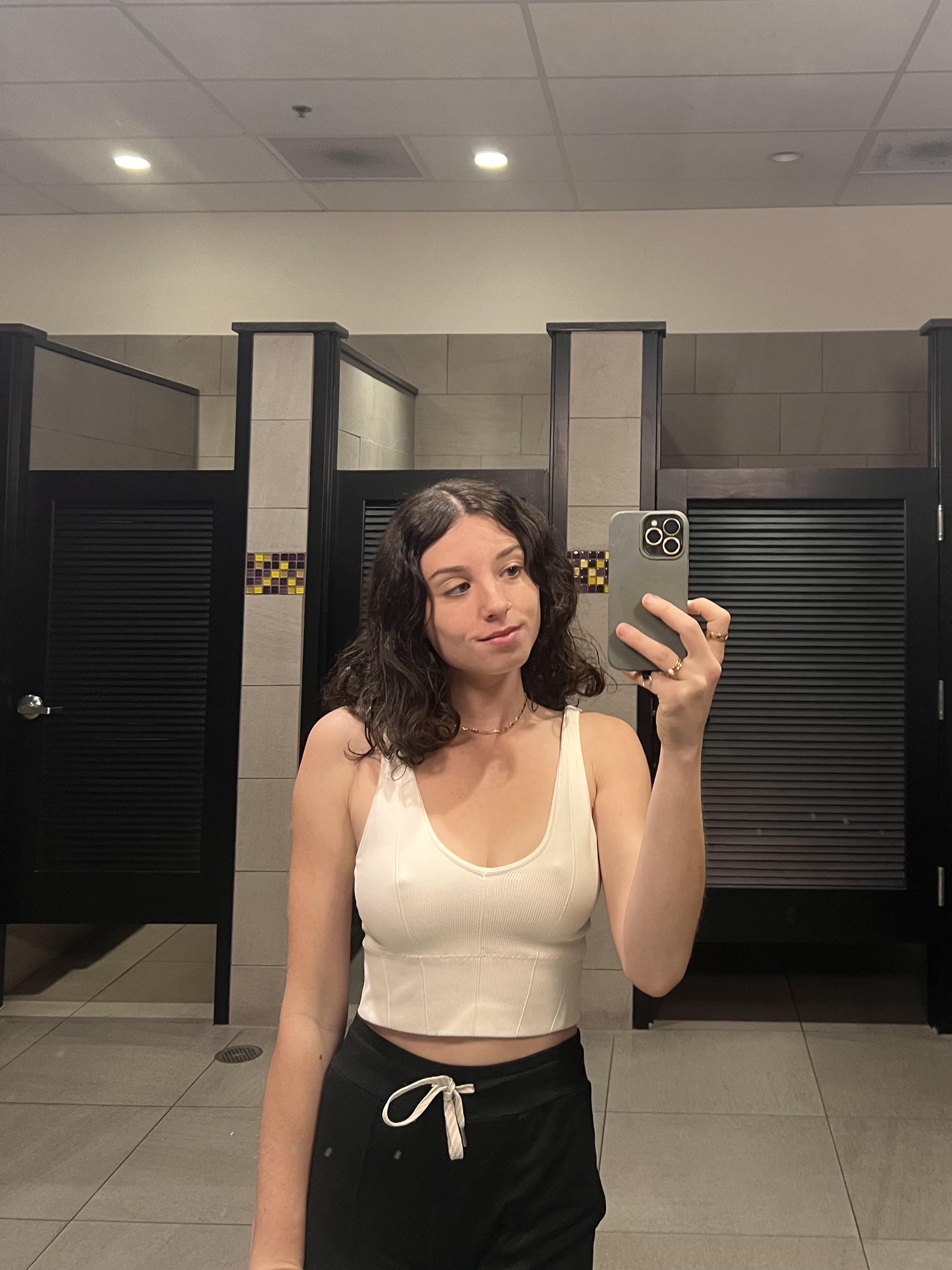 Pre-shower gym selfie. Love working out in tight tops like this 🥰 | Scrolller