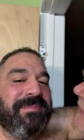 Pre-shower smooches! | Scrolller