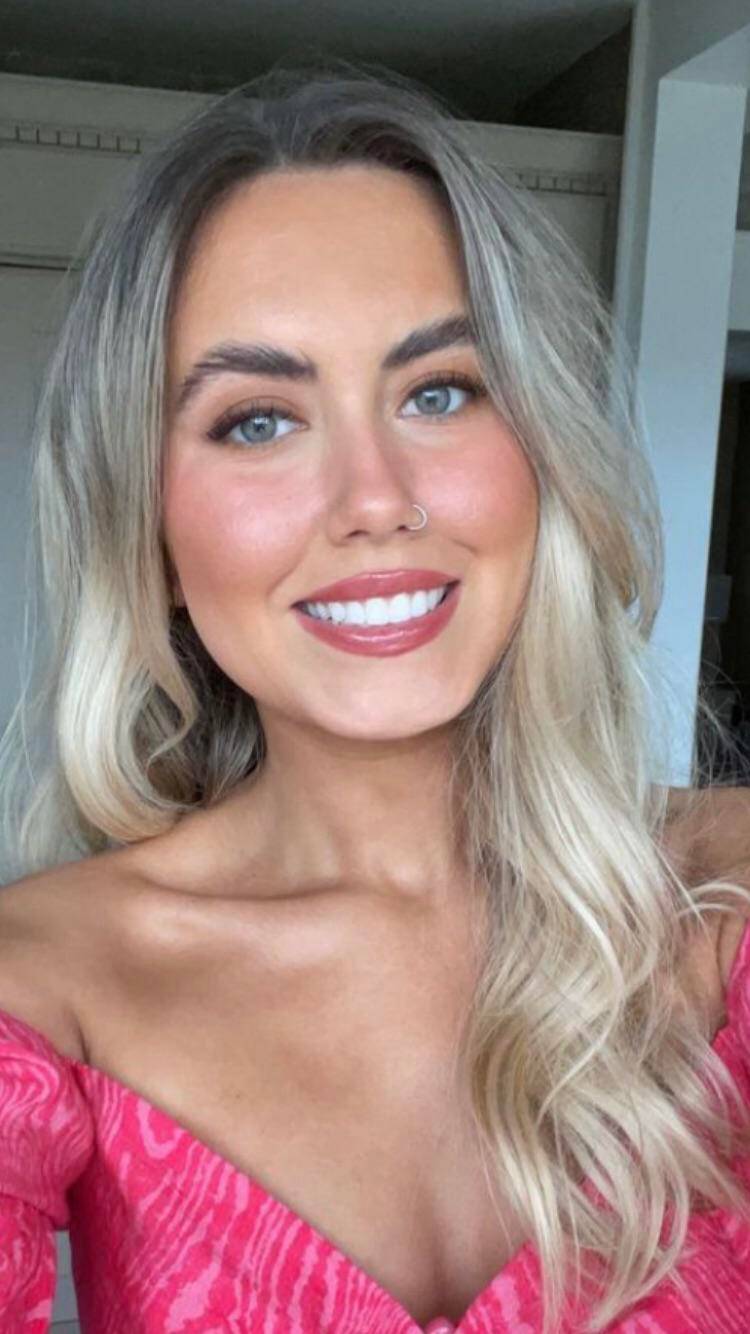 Pretty blonde | Scrolller