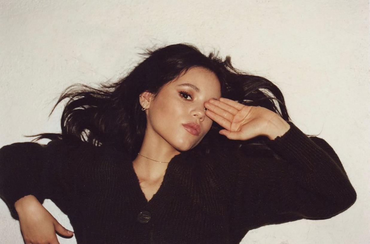 Pretty in black sweater | Scrolller