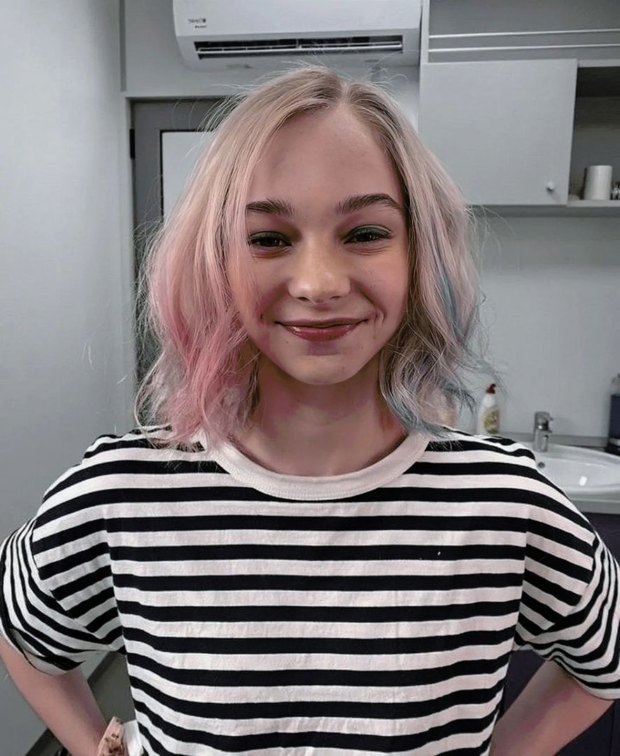 Pretty Smile ️ Scrolller
