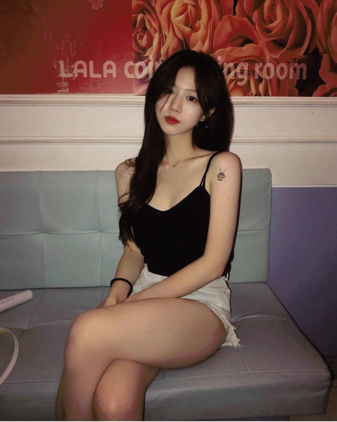 Pretty thighs | Scrolller