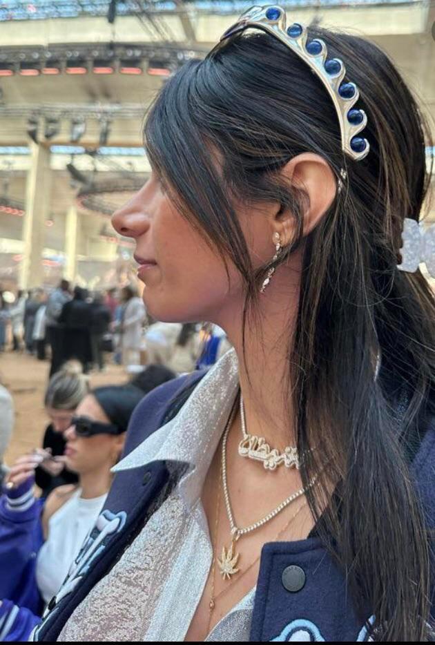 Princess side profile | Scrolller