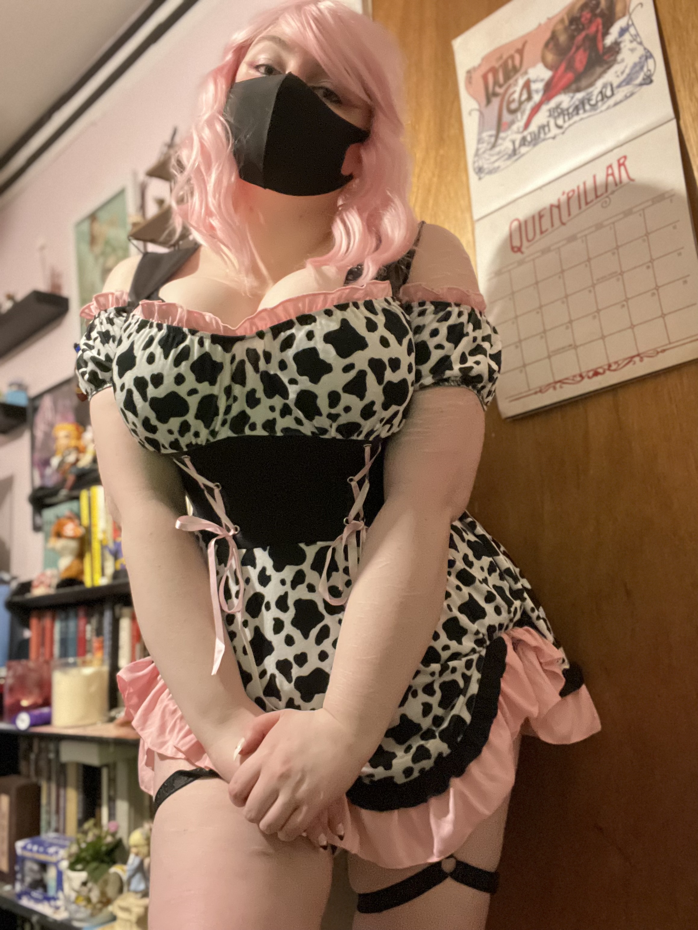 Proper outfit for a hucow going out on errands | Scrolller